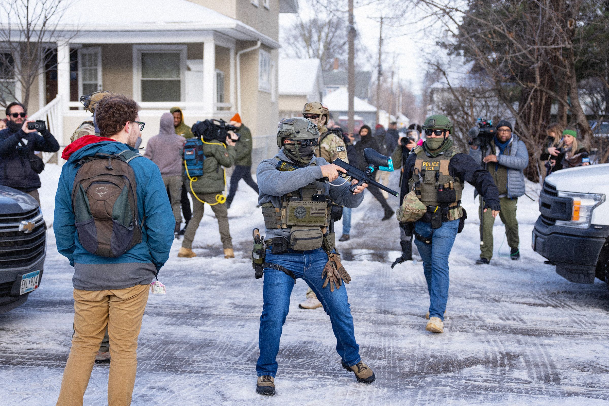 People Are Using AI to Falsely Identify the Federal Agent Who Shot ...